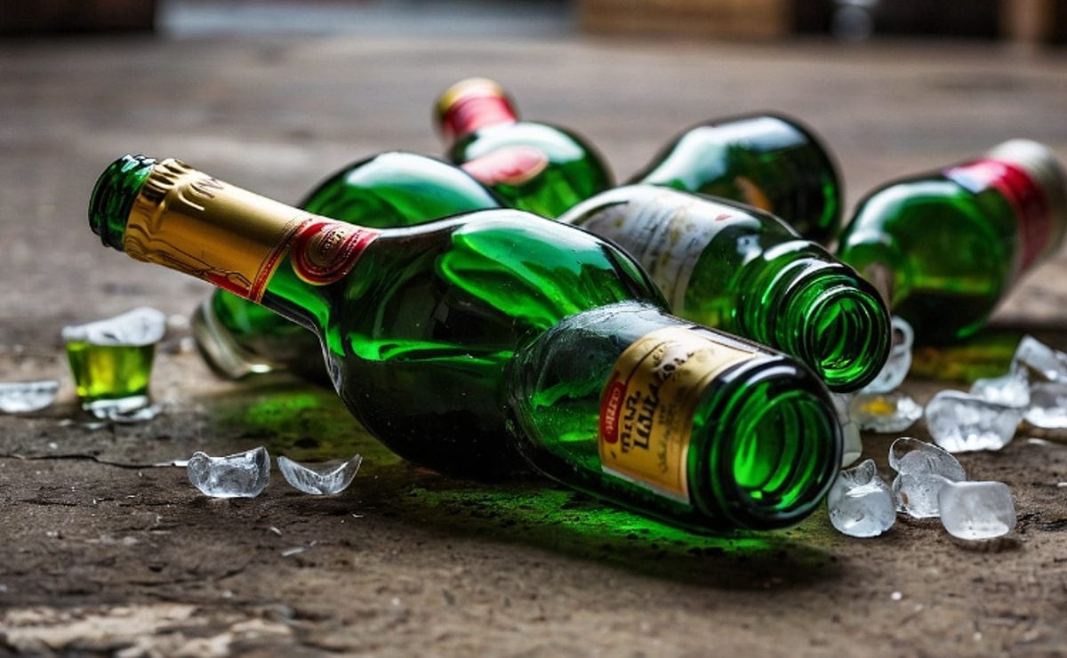Jóvenes intoxicados alcohol adulterado establecimiento bazar Iztapalapa ...