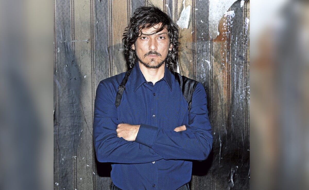 León Larregui denuncia ser golpeado con extraños mensajes y se desatan ...